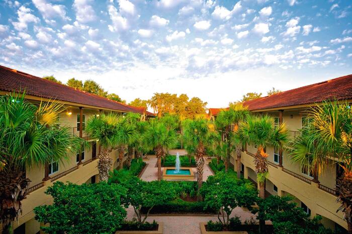 Blue Tree Resort At Lake Buena Vista in Lake Buena Vista | TUI.co.uk