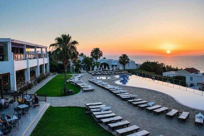 Theo Sunset Bay Hotel in Paphos | TUI.co.uk
