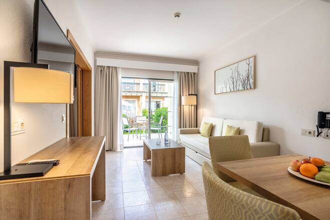 Zafiro Menorca in Cala'n Bosch | TUI.co.uk