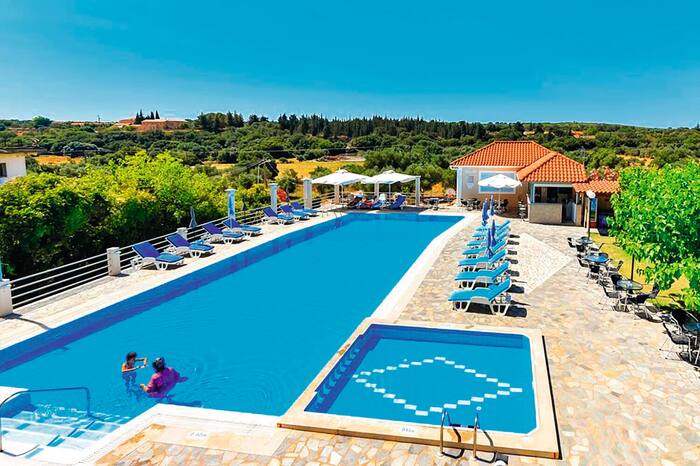 Ionis Hotel in Peratata | TUI.co.uk