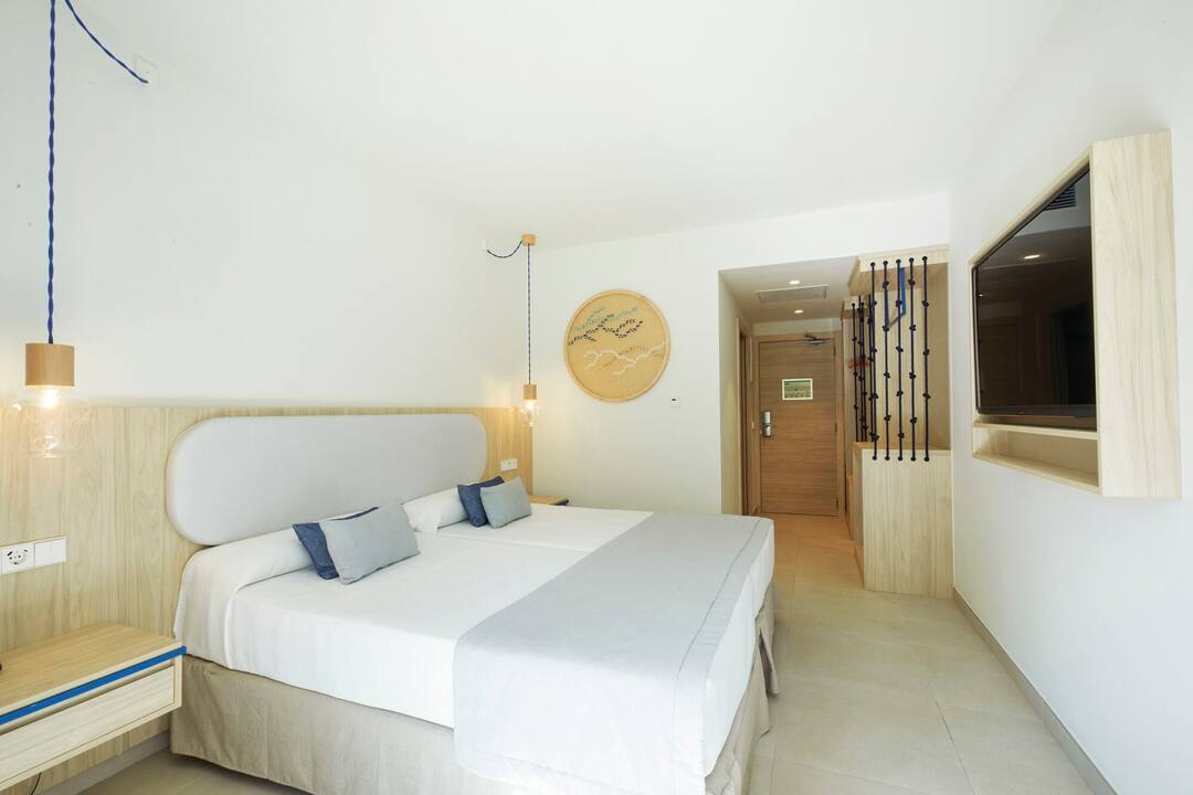 TUI BLUE Victoria Menorca in Santo Tomas | TUI.co.uk