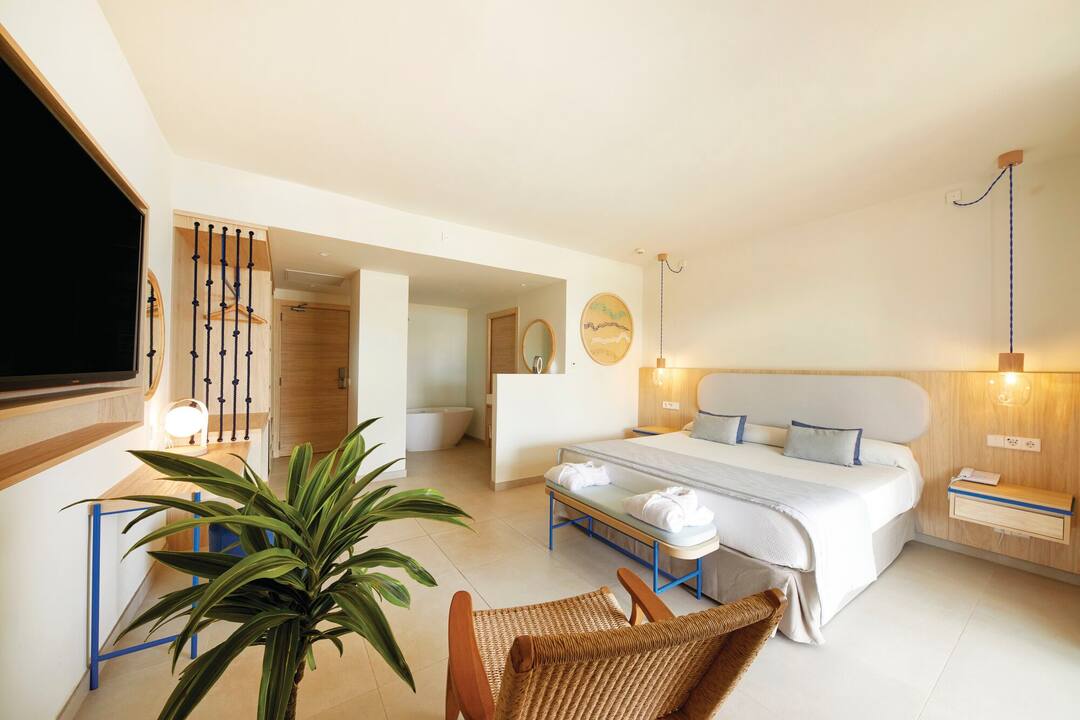 TUI BLUE Victoria Menorca in Santo Tomas | TUI.co.uk