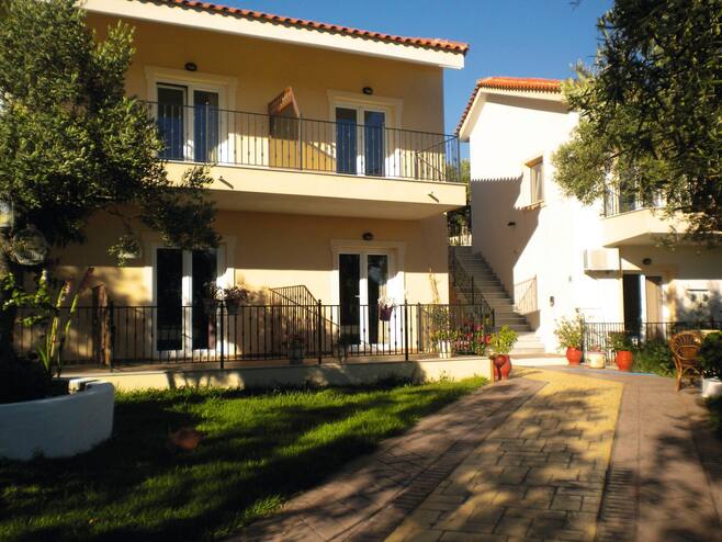 Syraina Studios & Rooms in Troulos | TUI.co.uk