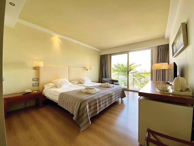 Hotel Gran Sol in Cala Bona | TUI.co.uk