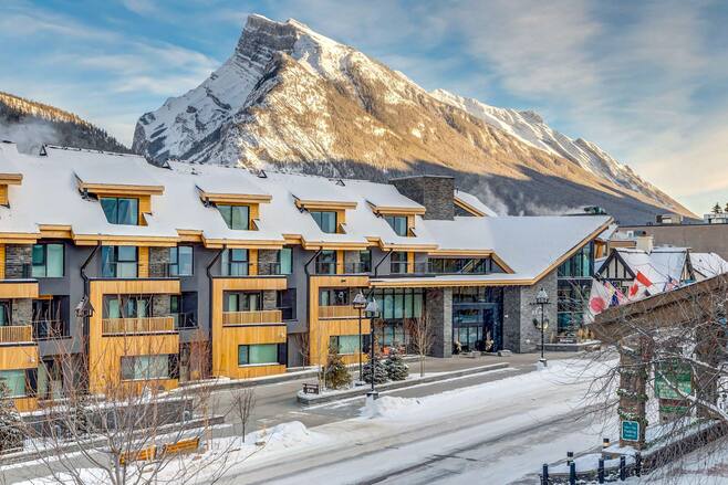 Peaks Hotel & Suites | Banff | Crystal Ski